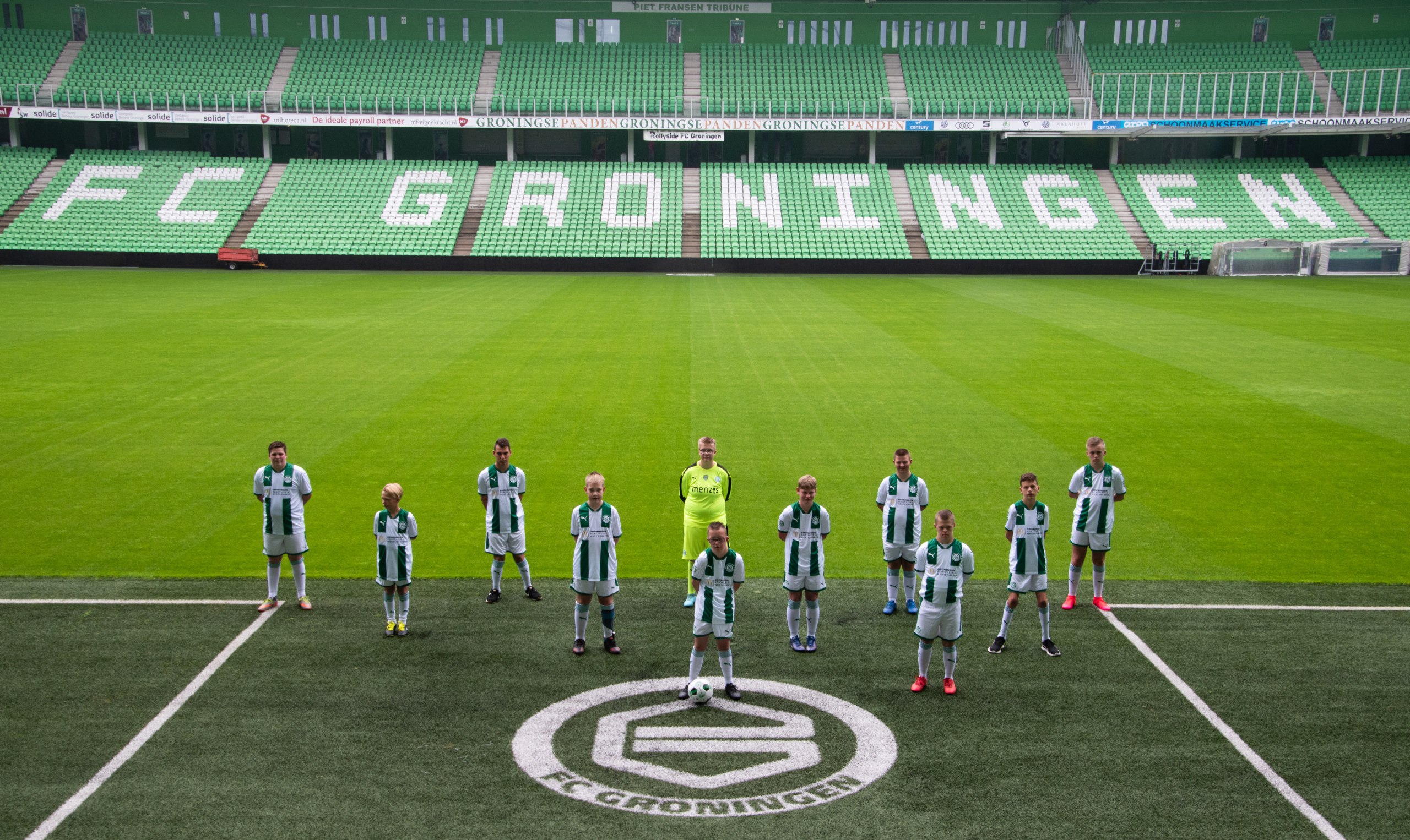 FC-team Bijzondere Eredivisie tekent contract en presenteert zich - FC ...