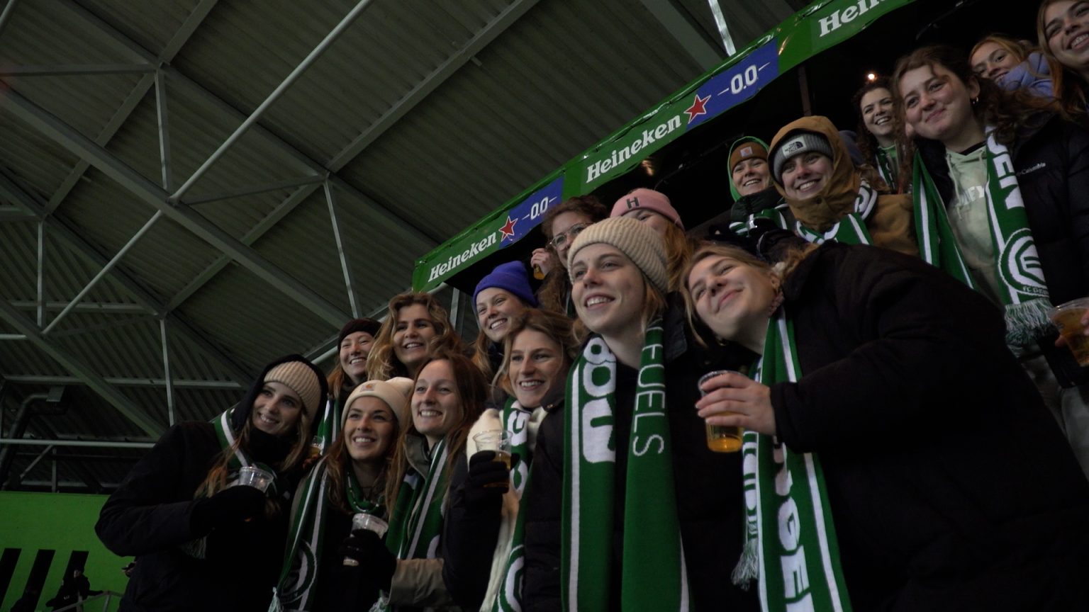 Bart en Tim: De helden van het Knickerbockers damesvoetbalteam - FC ...