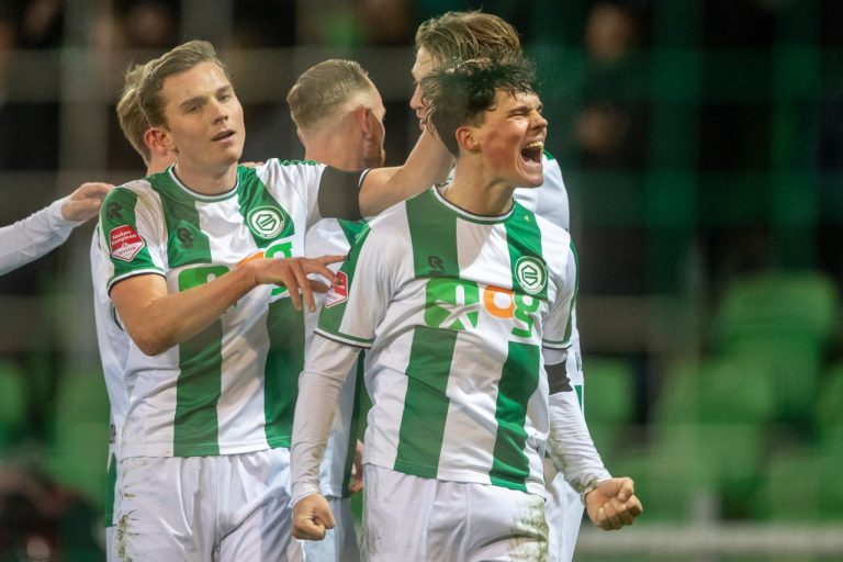 FC Groningen wint op gedenkwaardige avond in Euroborg ruim van Jong AZ ...