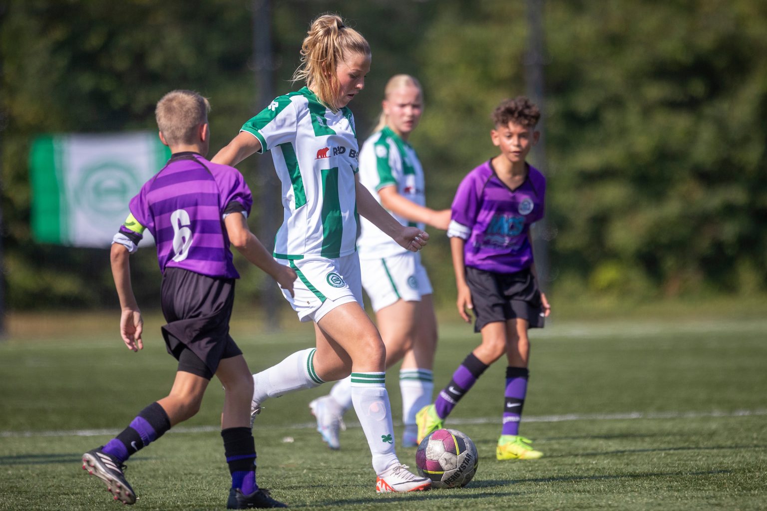 VAN EIGEN BODEM met JIULIE BUIGEL: 'MENSEN ZEGGEN DAT IK EEN NEUSJE HEB ...