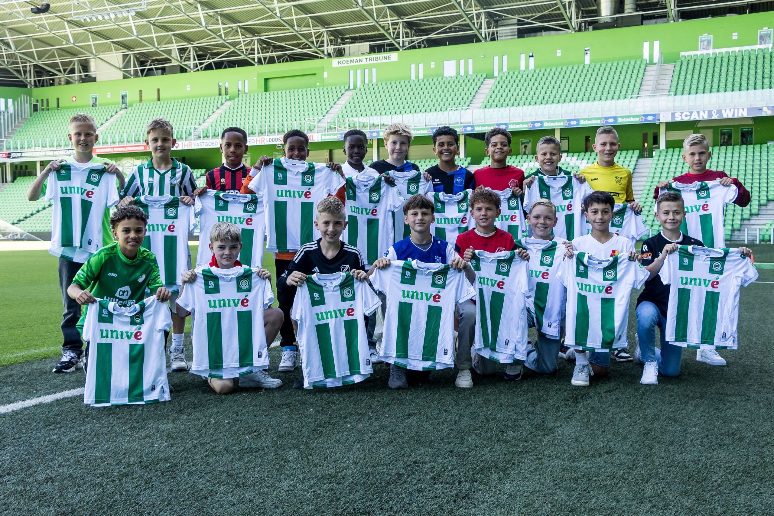 Nieuwe jeugdspelers FC Groningen gepresenteerd in Euroborg - FC Groningen