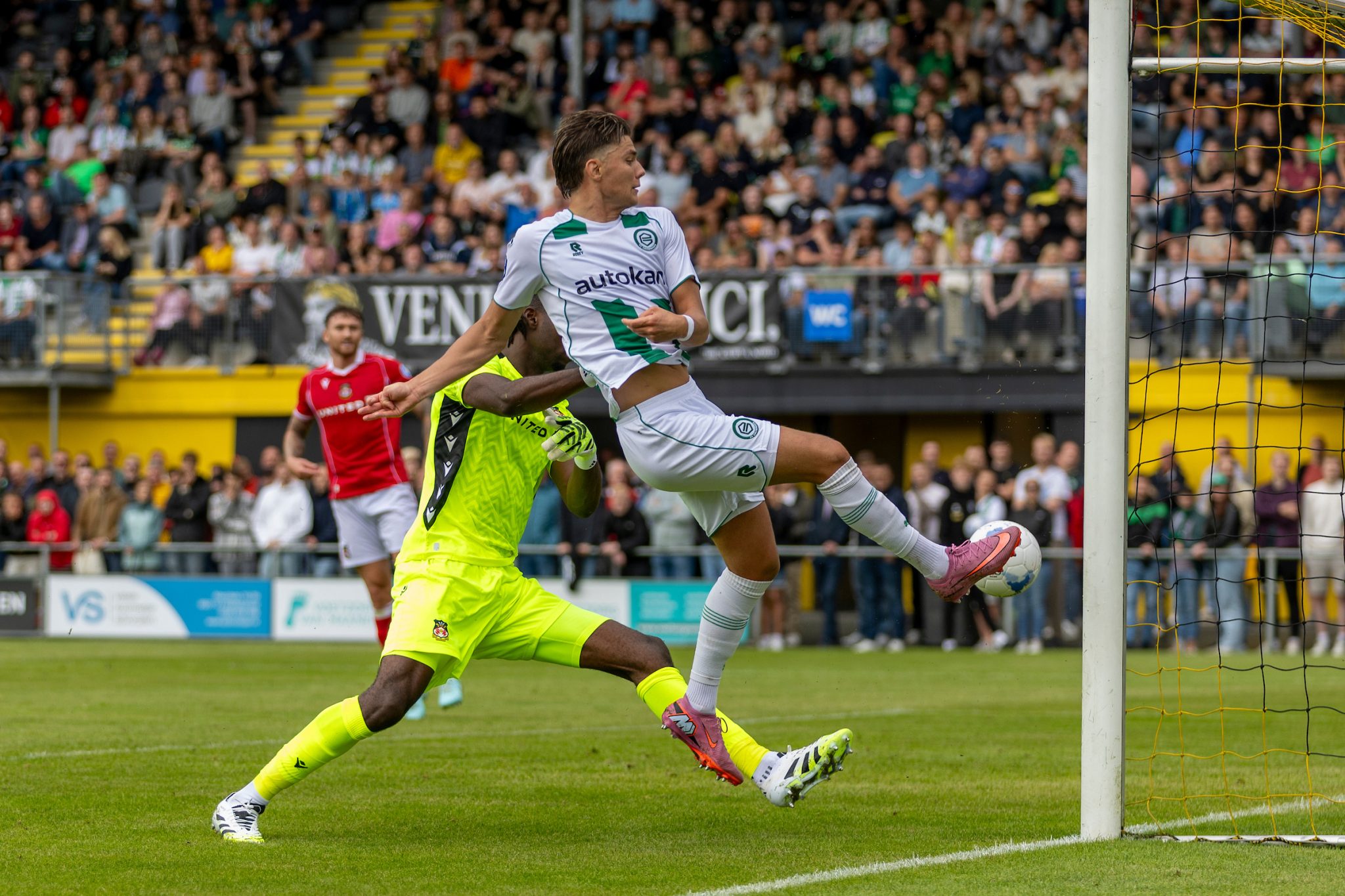 FC Groningen wint op historische grond van Wrexham - FC Groningen