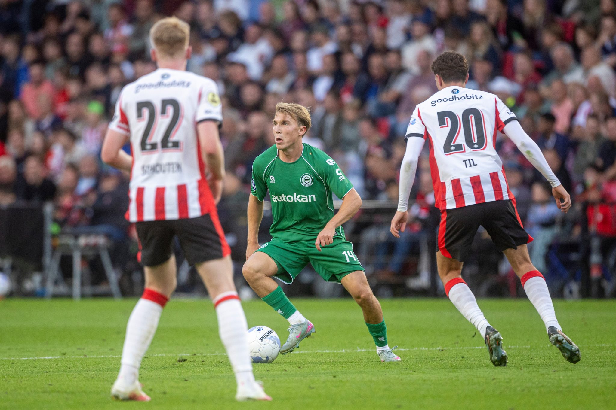 Strijdend FC verliest in Eindhoven van landskampioen PSV - FC Groningen