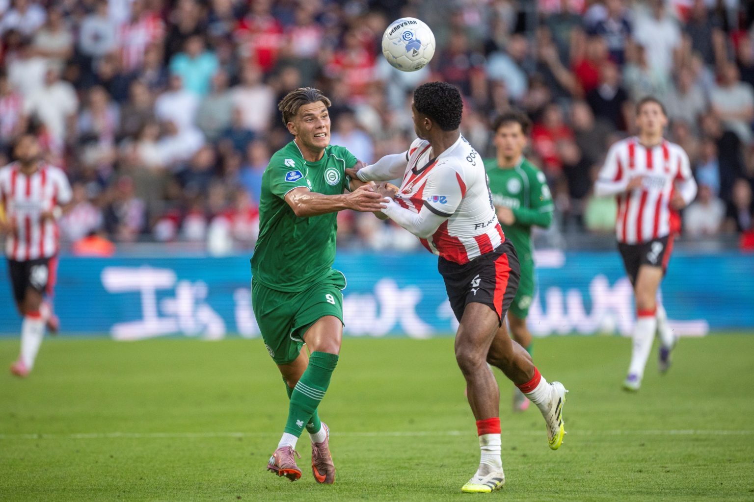 Strijdend FC verliest in Eindhoven van landskampioen PSV - FC Groningen