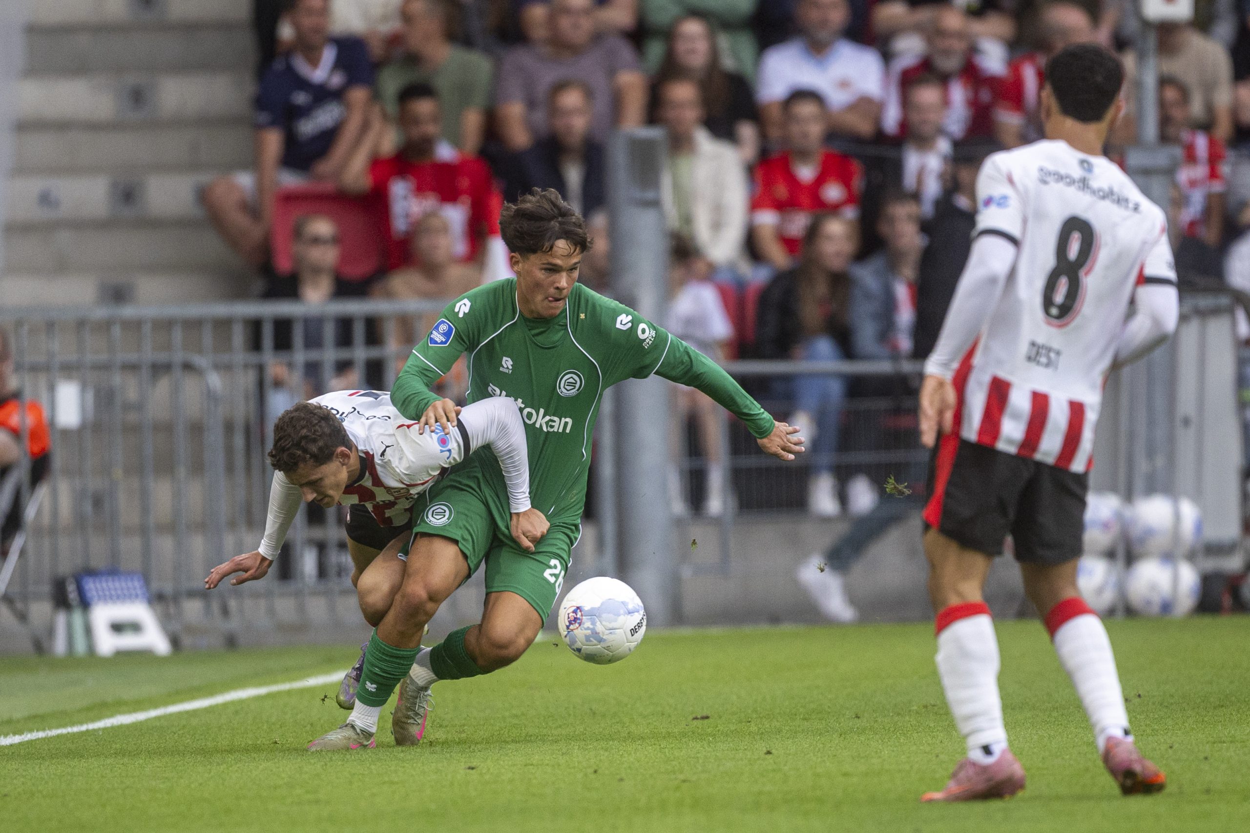 Strijdend FC verliest in Eindhoven van landskampioen PSV - FC Groningen