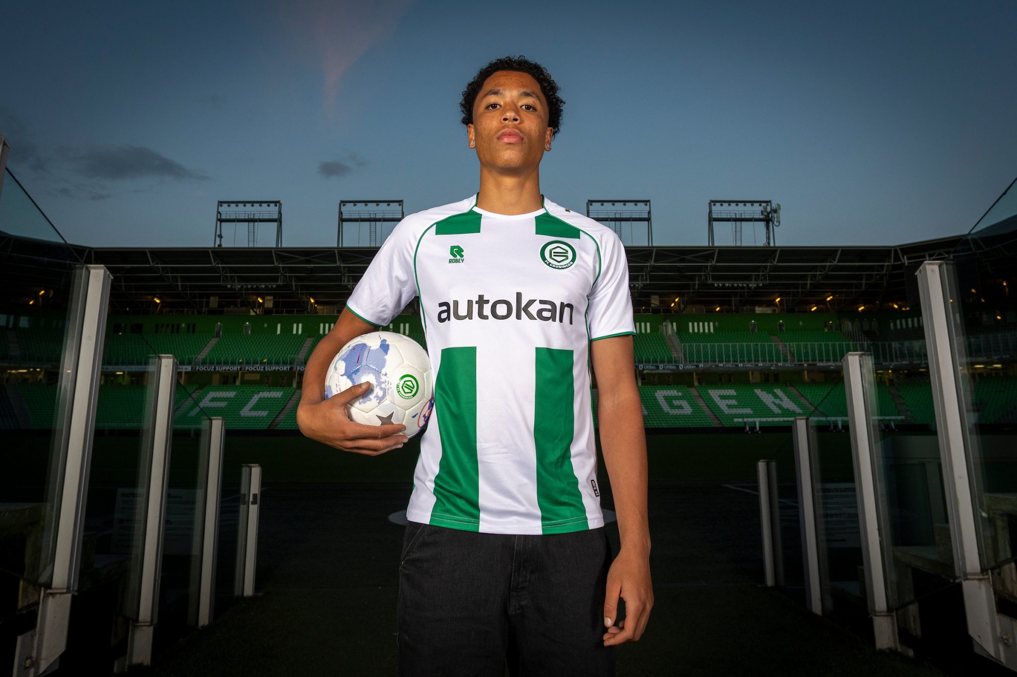 FC Groningen huurt middenvelder Hernes van Newcastle United - FC Groningen