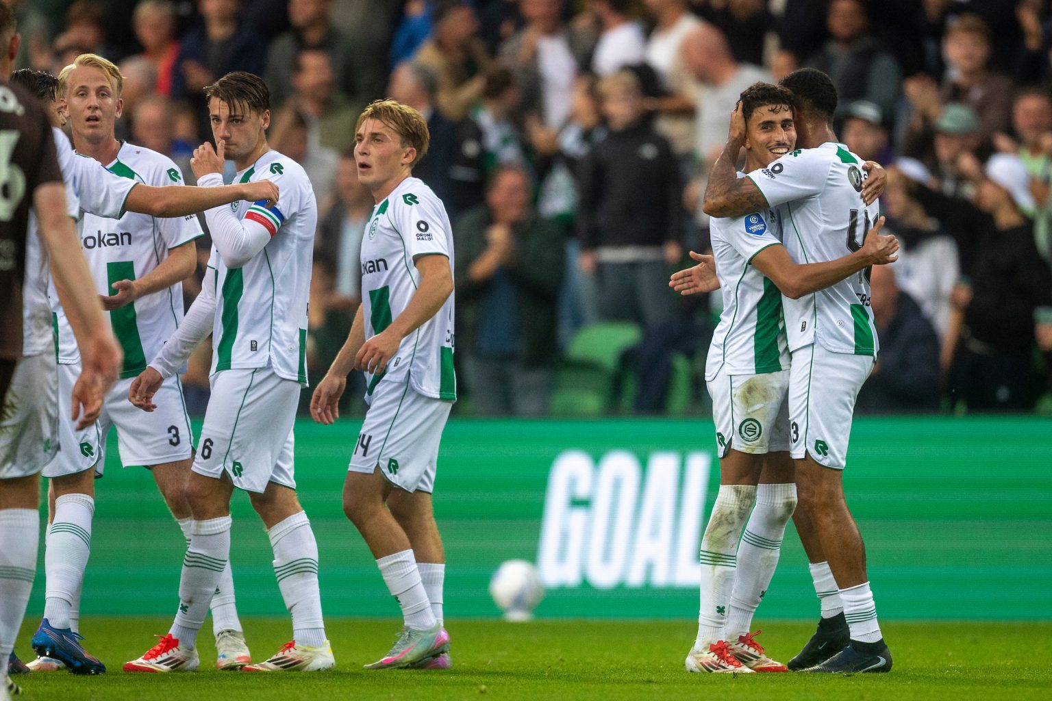 Strijdend FC verliest in Eindhoven van landskampioen PSV - FC Groningen