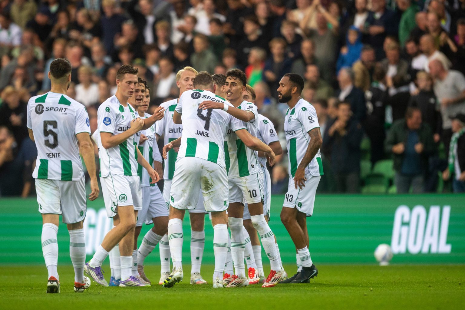 Strijdend FC verliest in Eindhoven van landskampioen PSV - FC Groningen