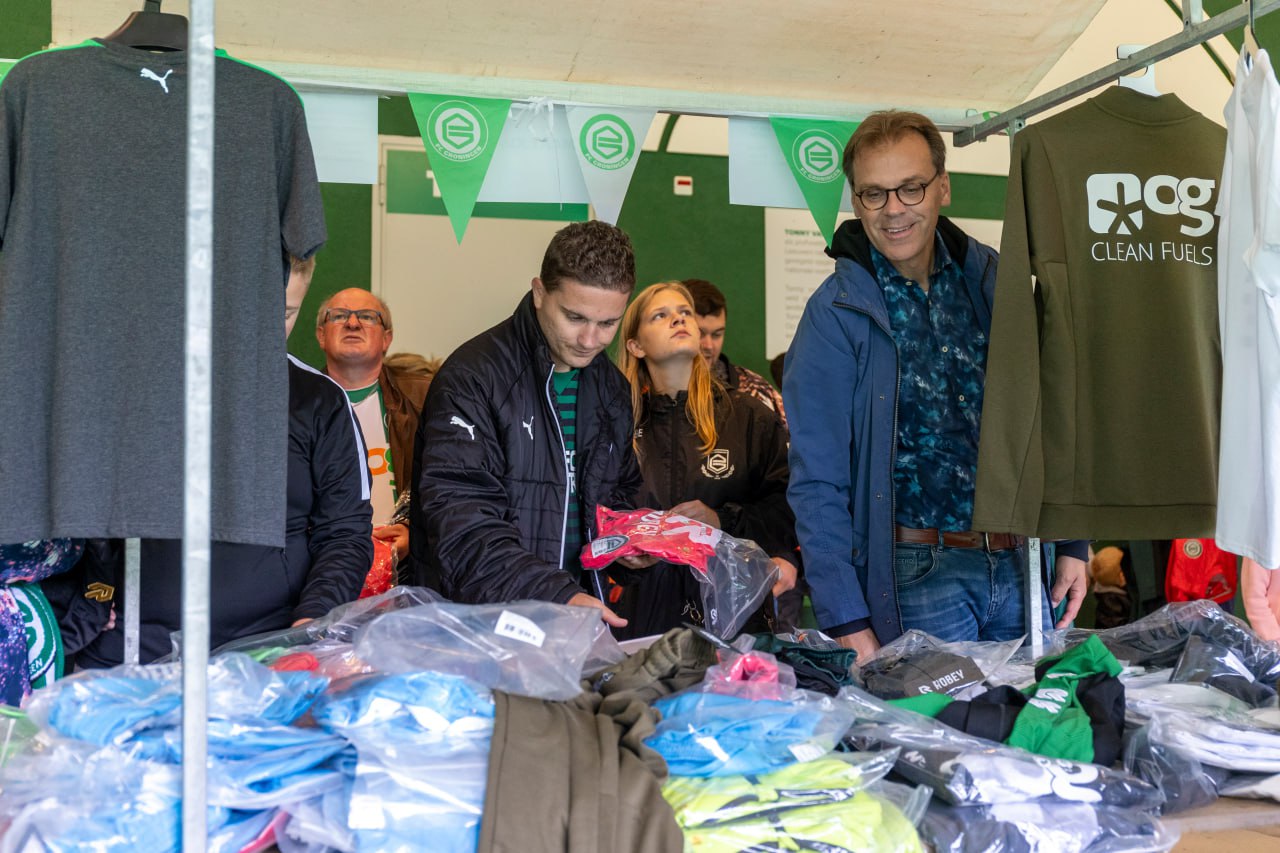 Uitverkoop, kortingen en unieke Merchandise-acties op de Open Dag - FC ...