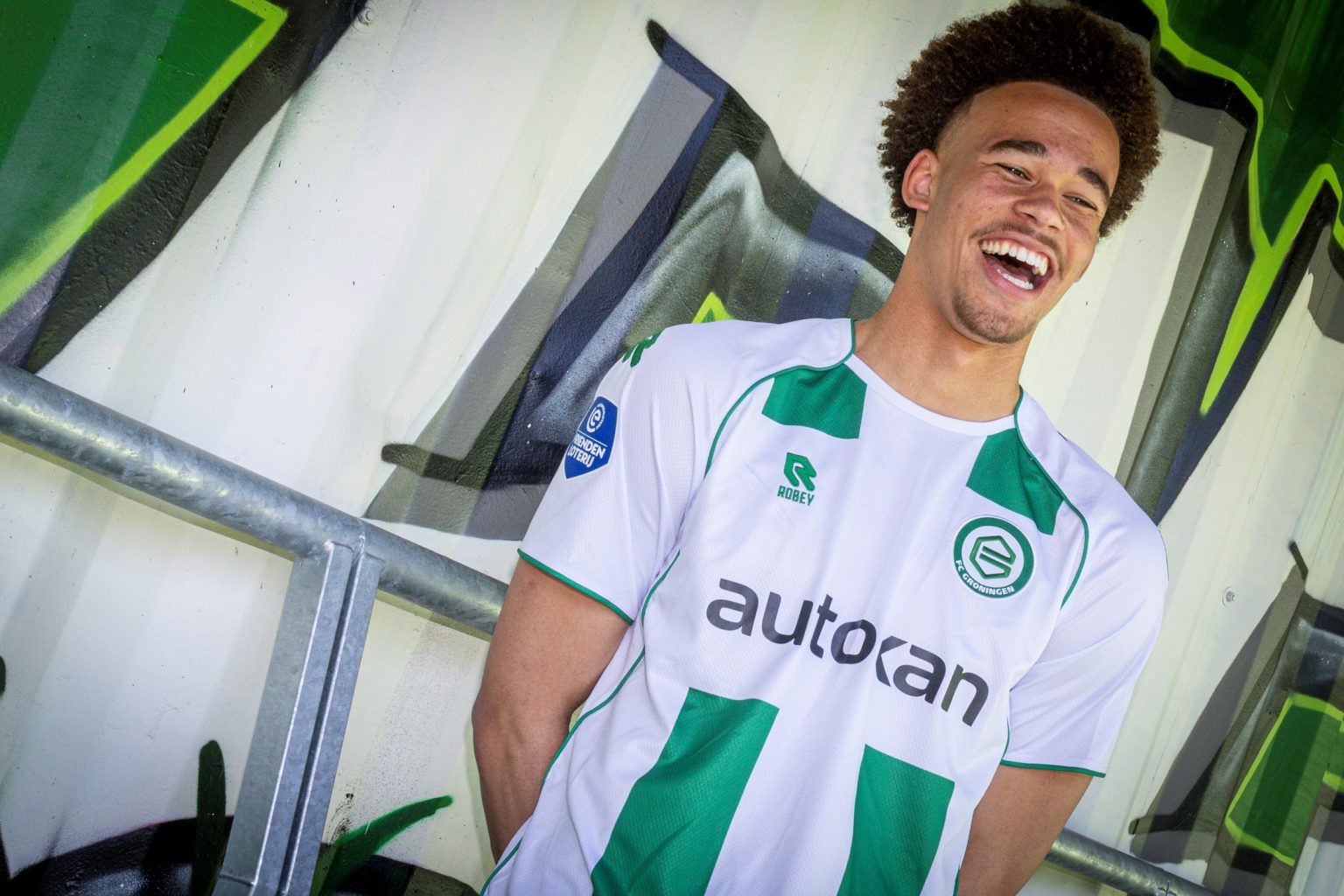 FC Groningen bindt Ryan Metu langer - FC Groningen